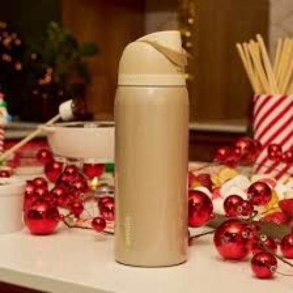 owala | Dining | Owala Special Edition Holiday Magic 32 Oz Water Bottle ...